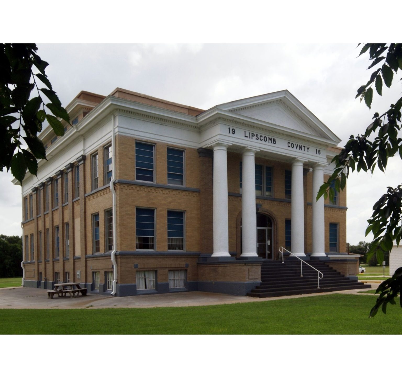 Life of a Landman: What to Eat and Read : Loads Of Content